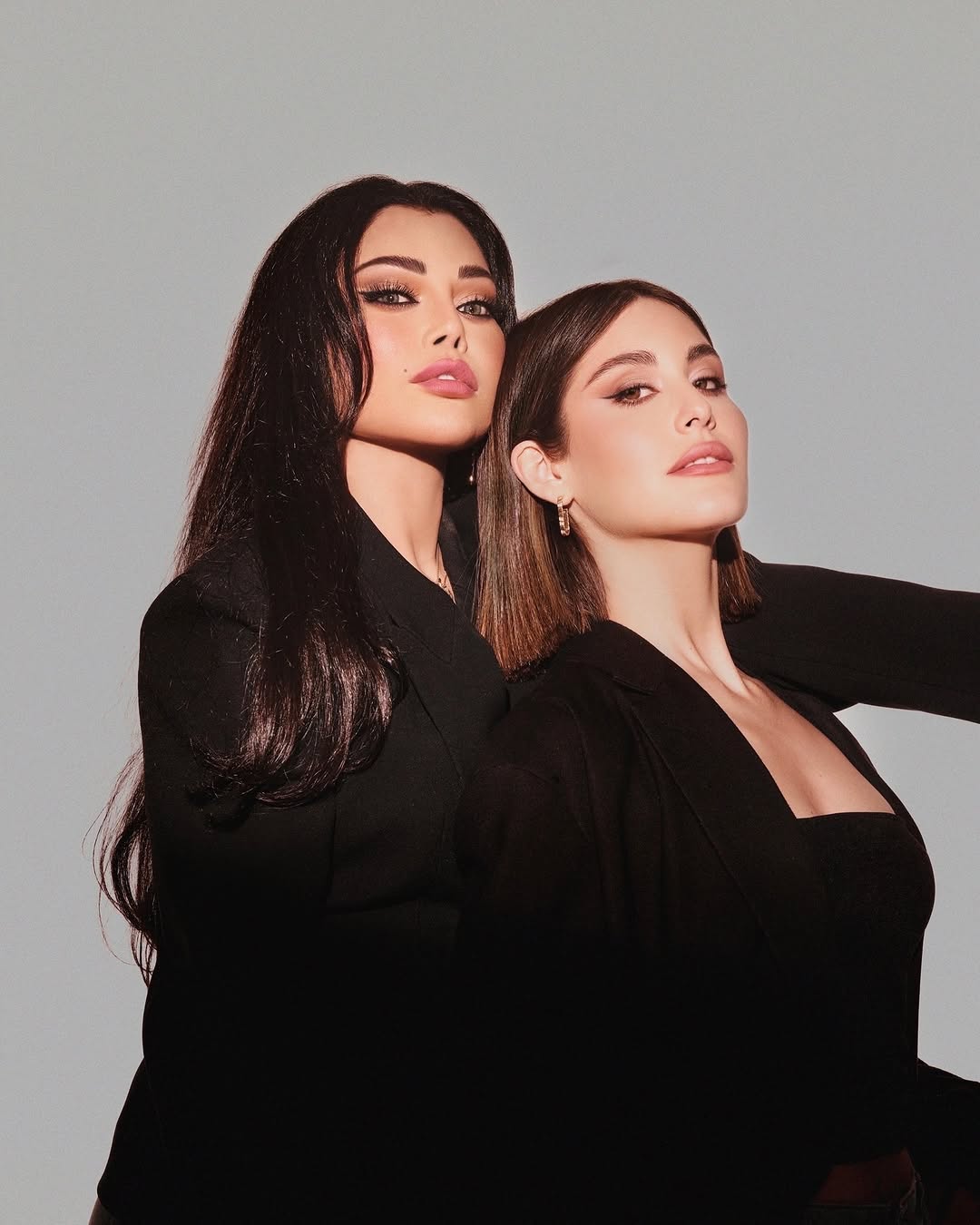 نور عريضة بجلسة تصوير مع هيفاء وهبي من حملتهما الأخيرة ضد الت.حر.ش ...